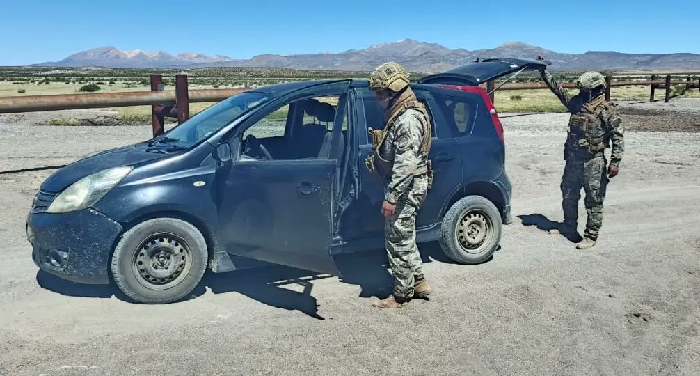 Militares refuerzan control para frenar el ingreso de autos ‘chutos ...