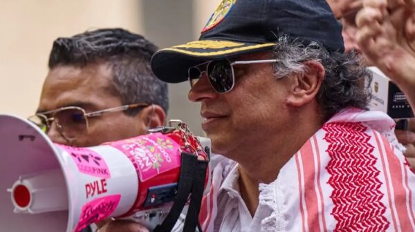 Petro a Trump: «no despierten al jaguar», por atacar lanchas – eju.tv